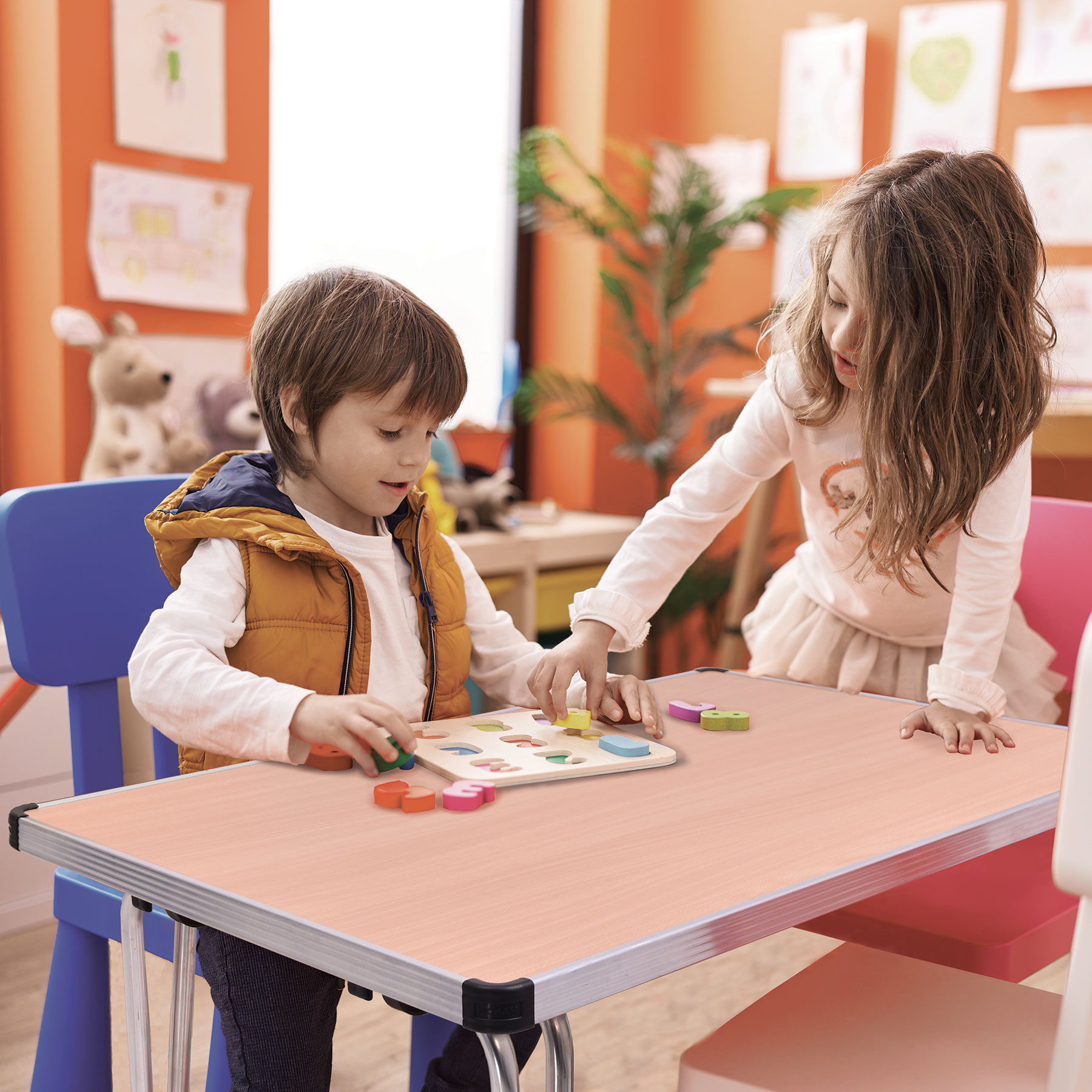 Gopak Contour25 Lightweight Folding Table | theClassroom.co