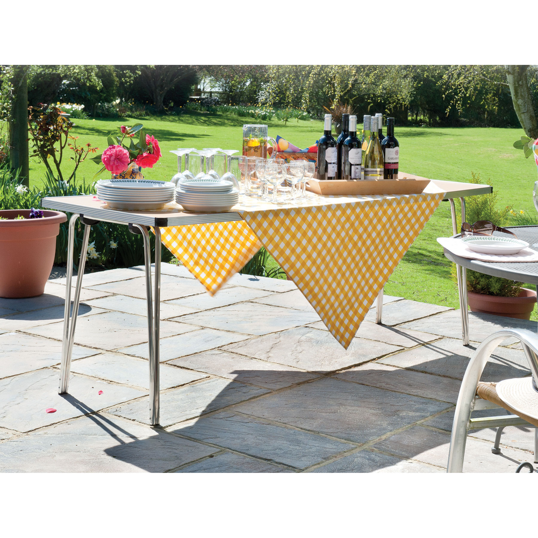 Gopak Contour25 Lightweight Folding Table | theClassroom.co