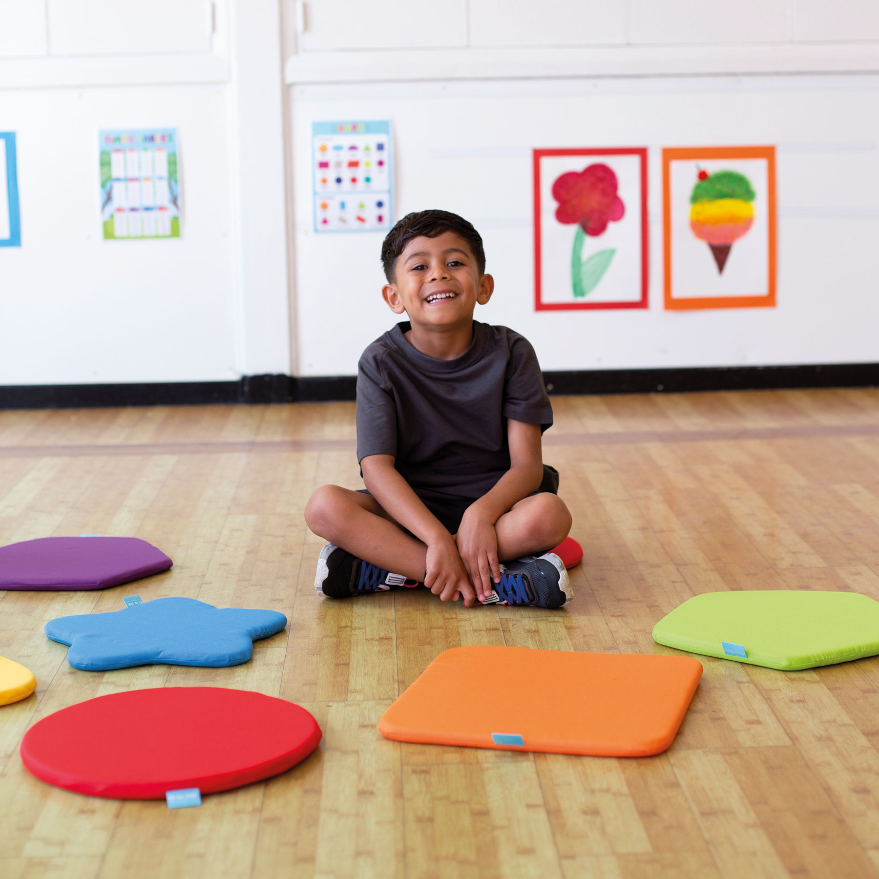 Rainbow™ Geometric Shaped Mats & Holdall | theClassroom.co