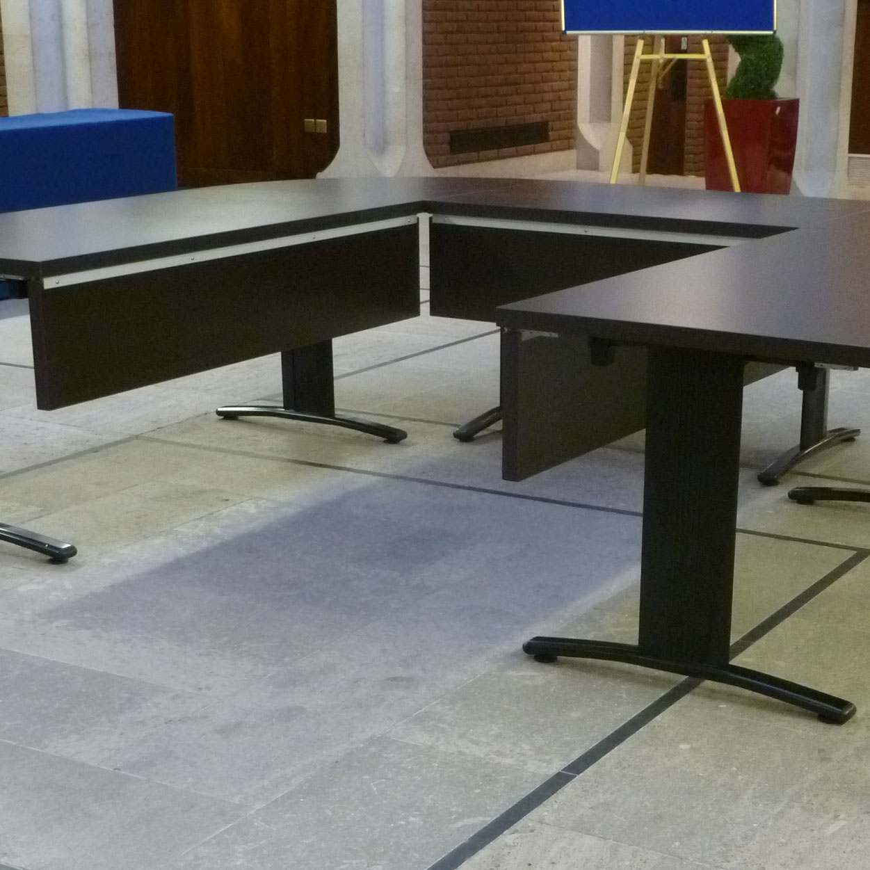 Executive Lightweight Rectangular Folding Table | theClassroom.co