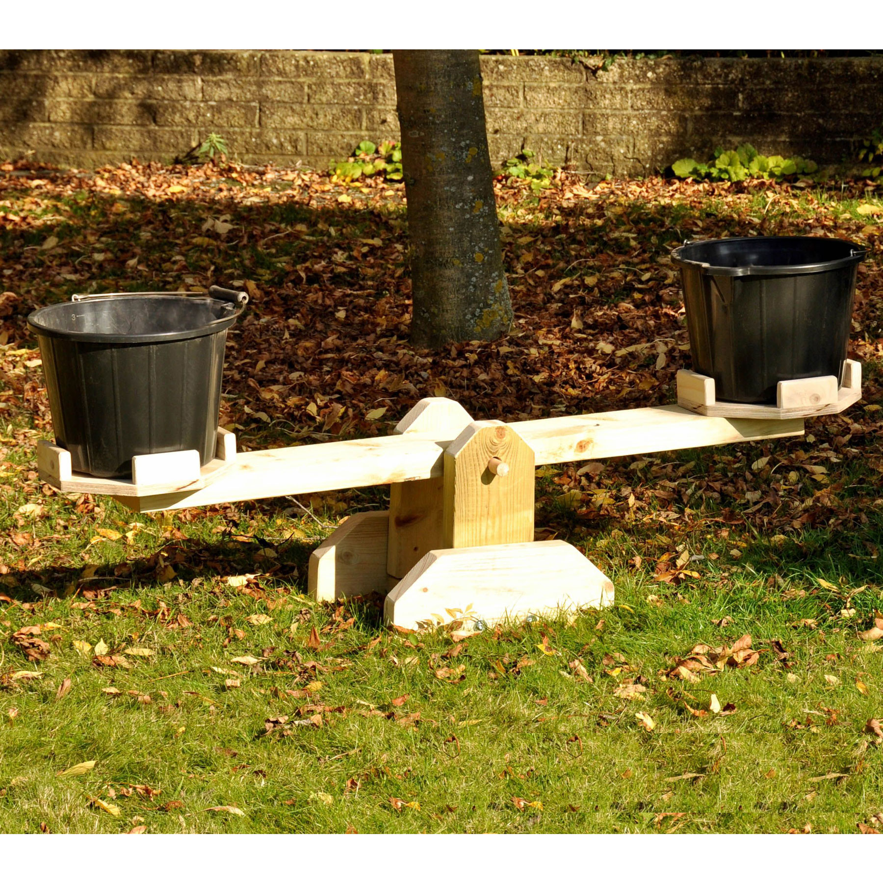 Giant Balance Scales + 2 Builder Buckets | theClassroom.co