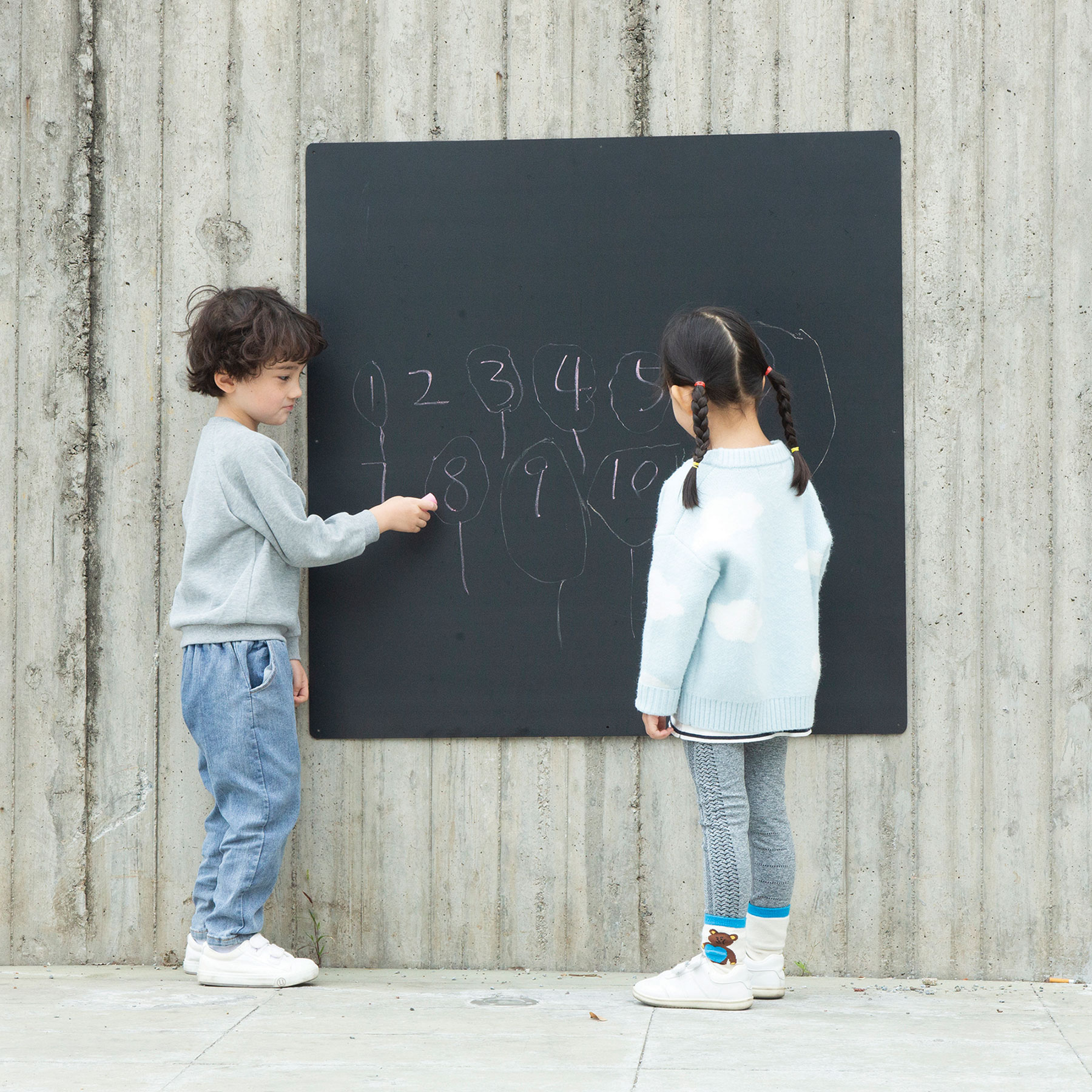 Outdoor - Number 1-100 Chalkboard (coloured) | theClassroom.co