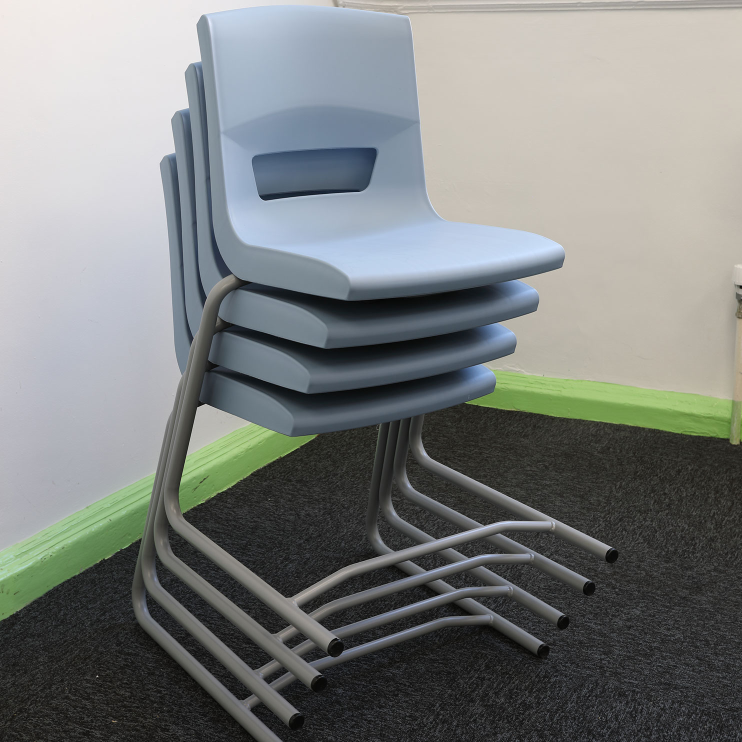 Postura+ Reverse Cantilever Chair | theClassroom.co