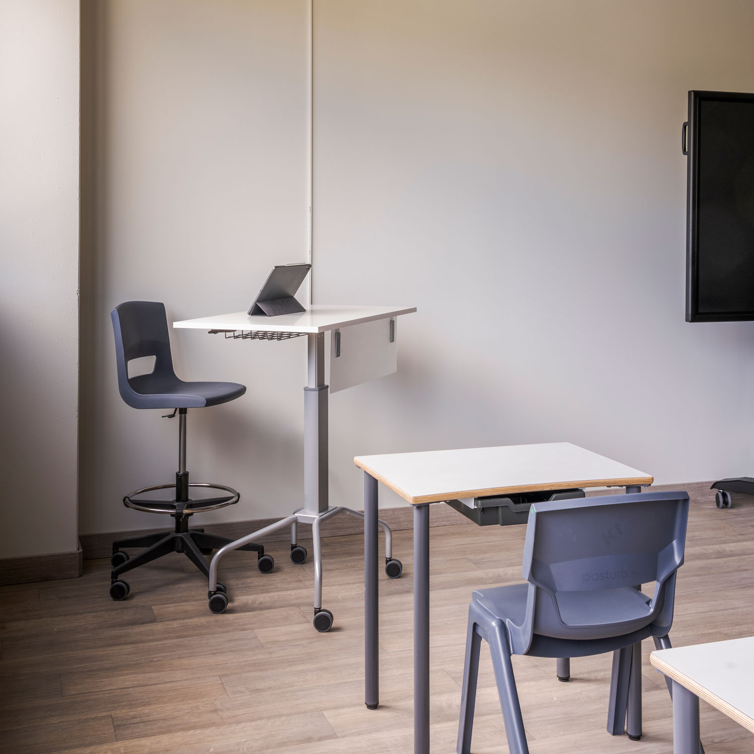 Postura+ Task Stool | theClassroom.co