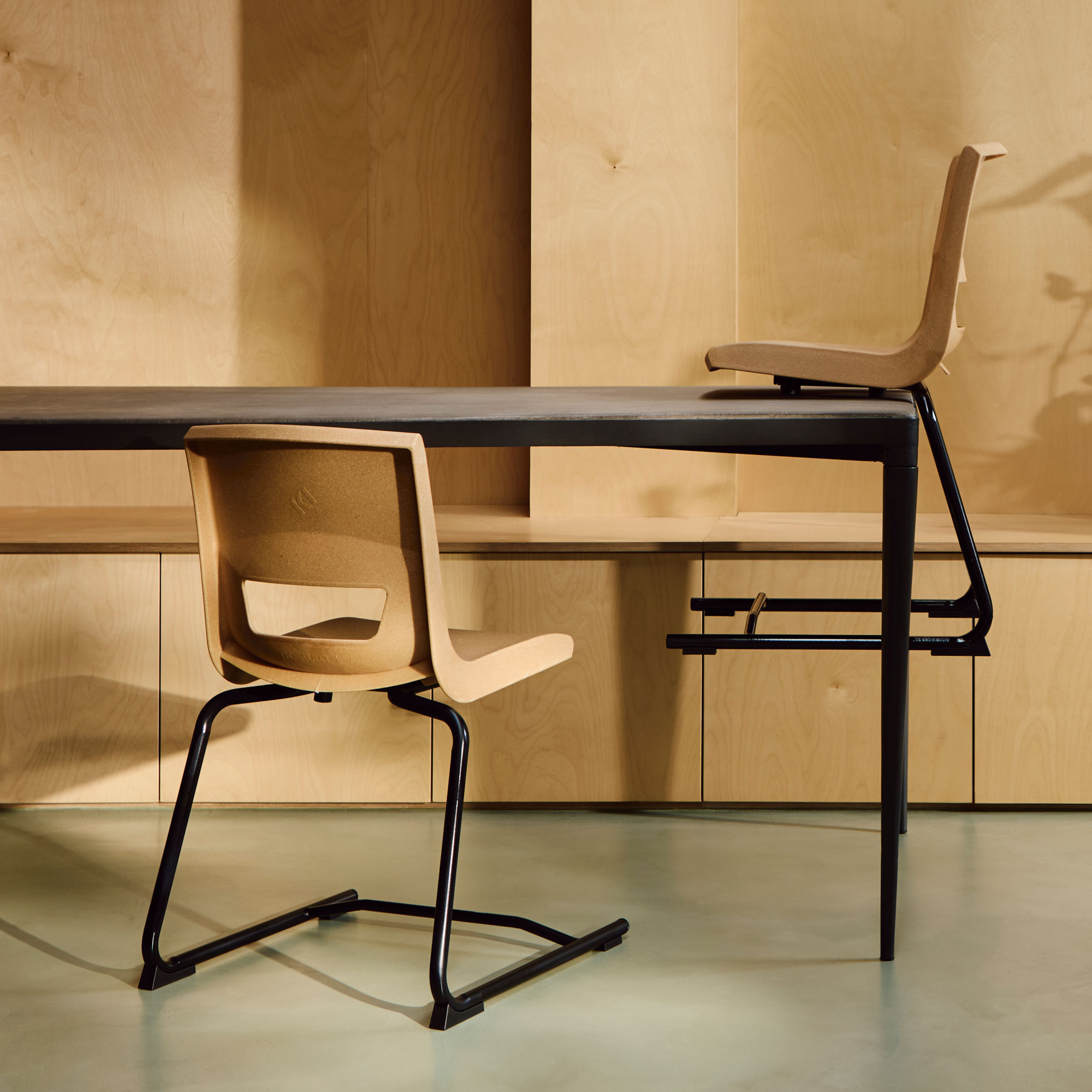 Postura+ Wood Mix Reverse Cantilever Chair | theClassroom.co