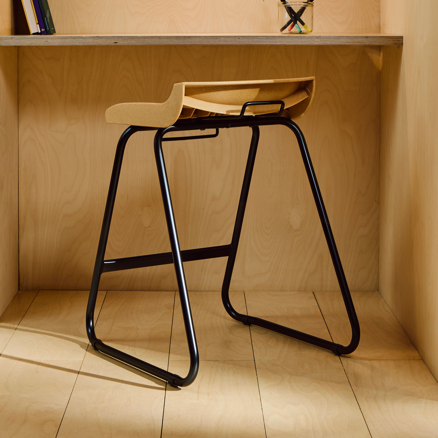 Postura+ Wood Mix Stool | theClassroom.co