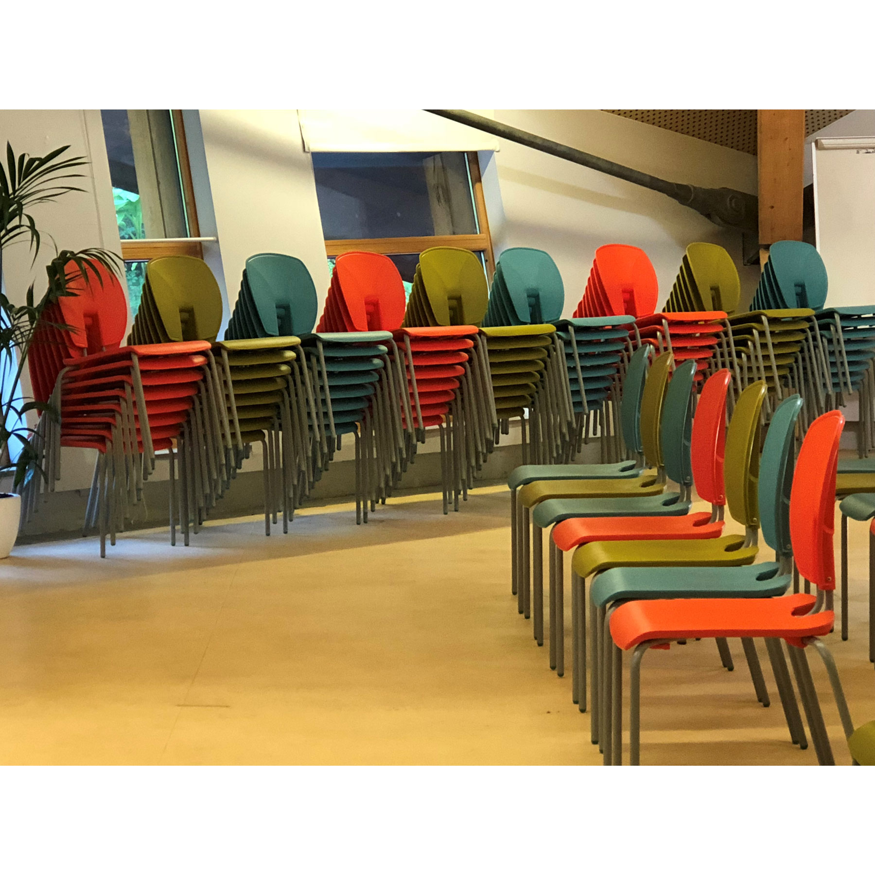 SE Curve School Classroom Chair | theClassroom.co